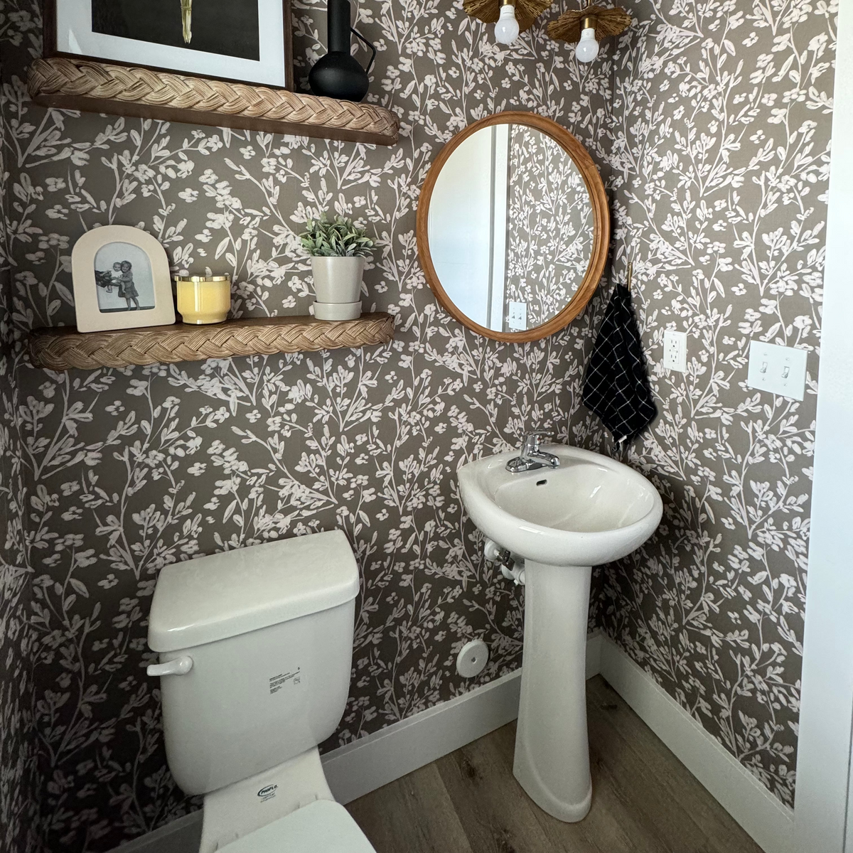 Edith Wallpaper by Fox and Pebble – Loomwell Home Goods